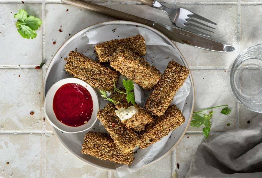 Low Carb Sesam-Feta-Sticks | Lowcarb.de