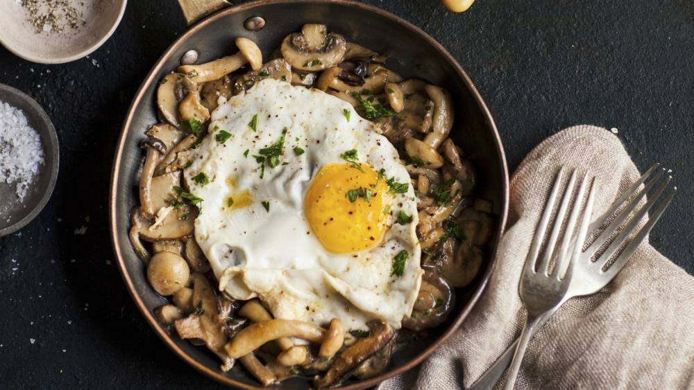 Gebratene Pilze mit Spiegelei | Lowcarb.de