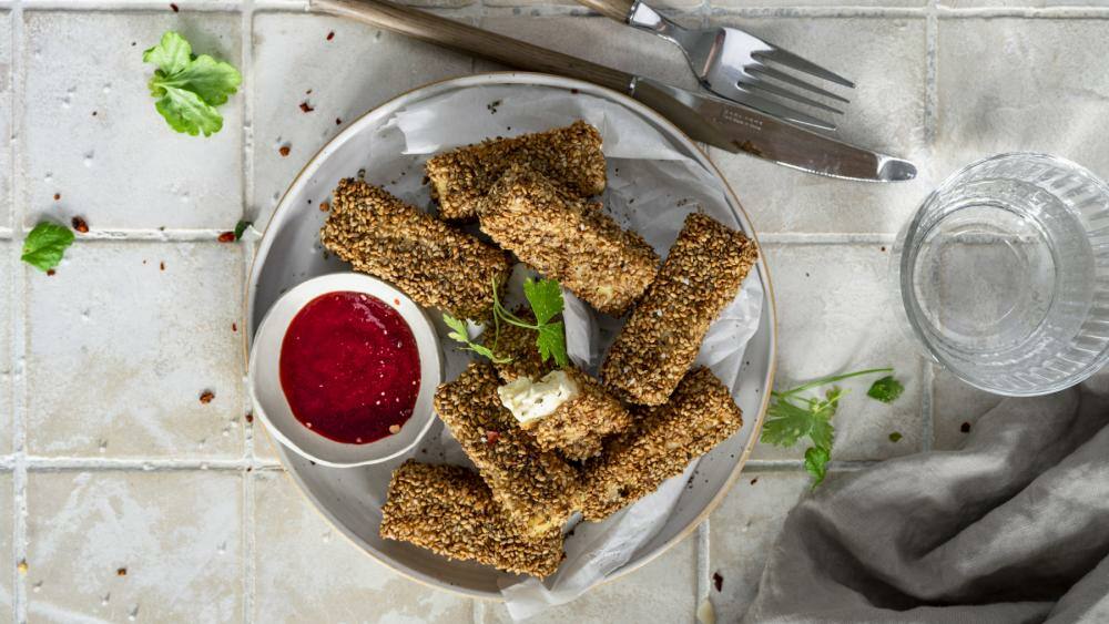 Low Carb Sesam-Feta-Sticks | Lowcarb.de